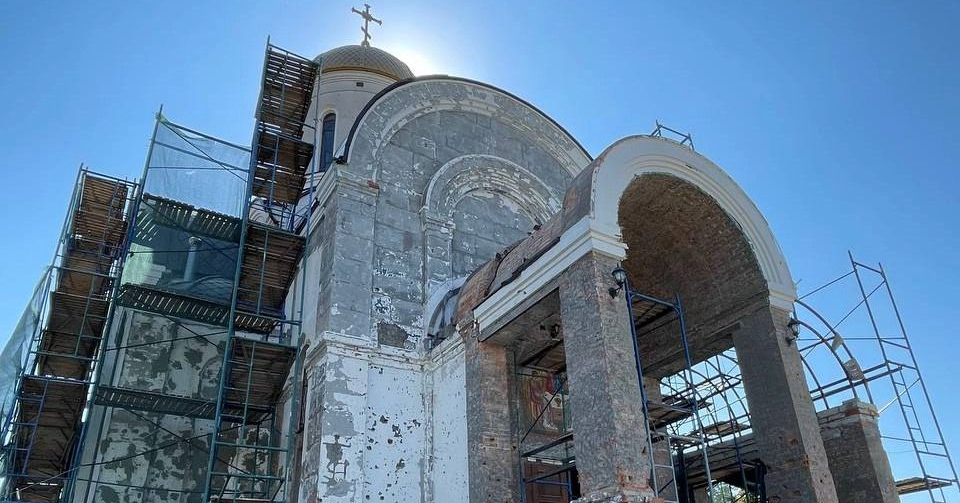 В Мариуполе восстанавливают Свято-Троицкий храм