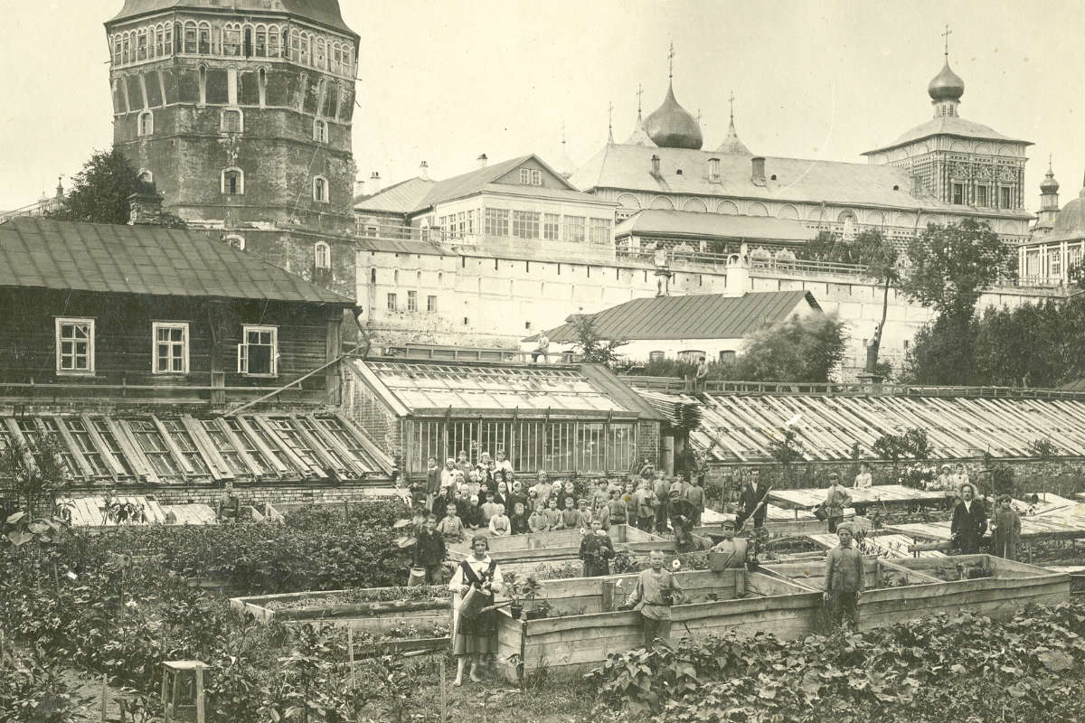 Little-Known Tips for Visiting Russia's Most Important Monastery Near ...